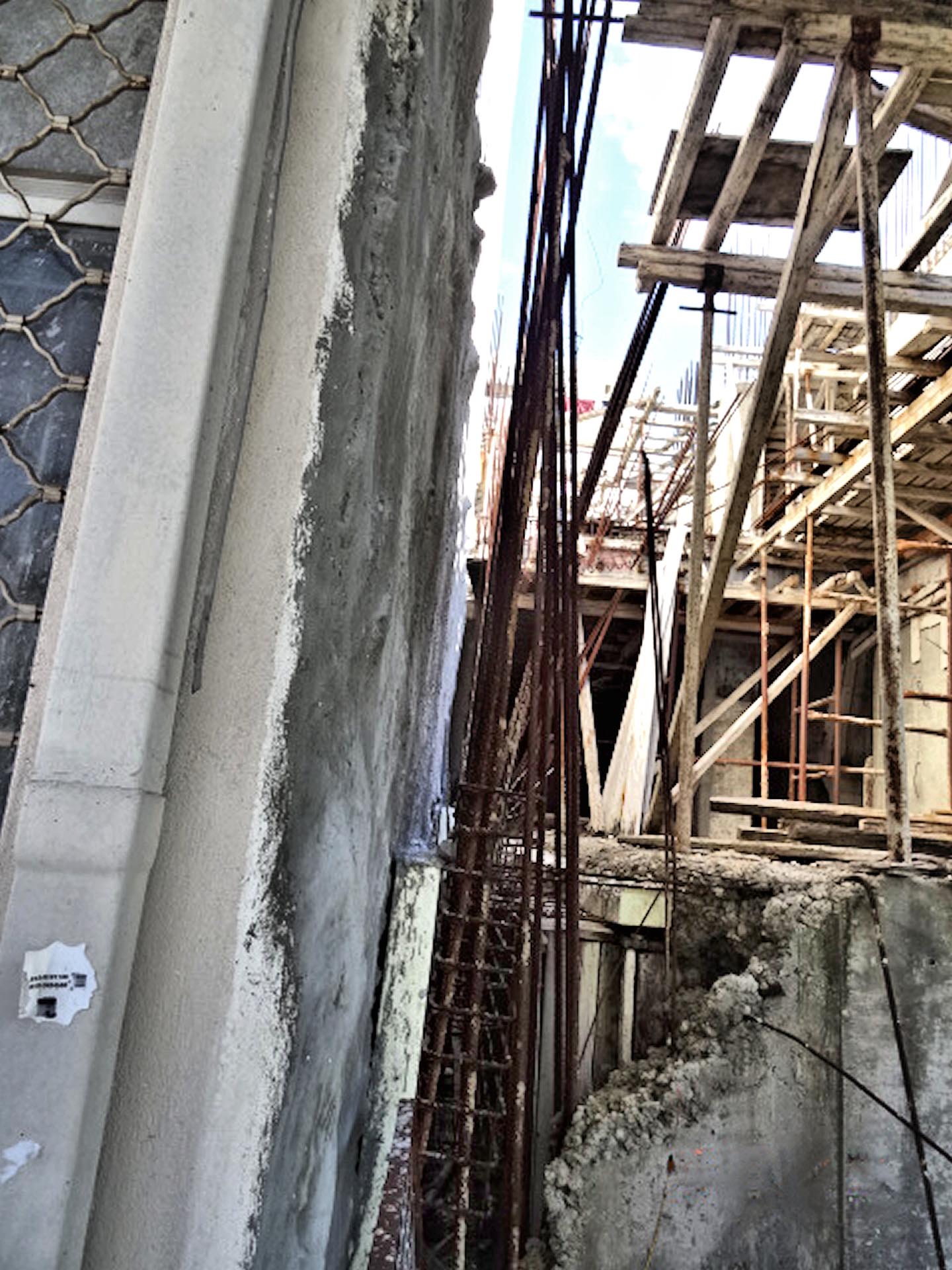 Ολική επισκευή και ενίσχυση των στοιχείων φέροντος οργανισμού